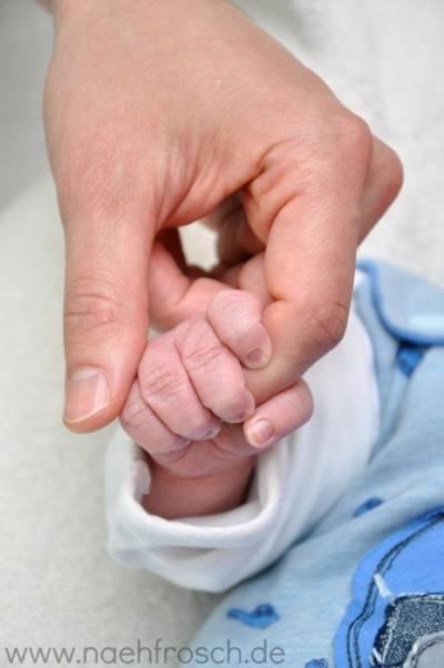 Baby Strampler nähen: Das ist Baby Alex erster Strampler