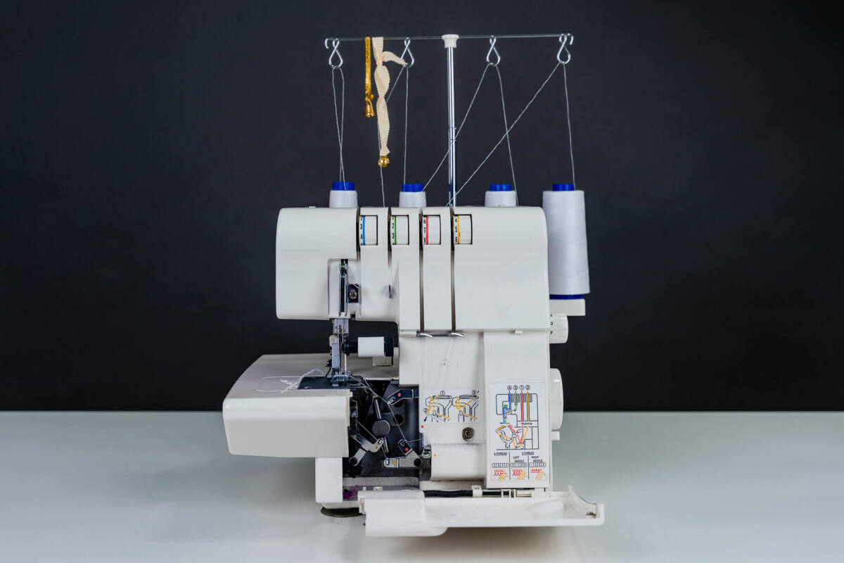 Overlock einfädeln in der richtigen Reihenfolge - So geht es ganz einfach!