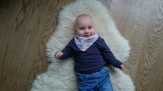 Baby Halstuch nähen: Das kostenlose Schnittmuster IMUT